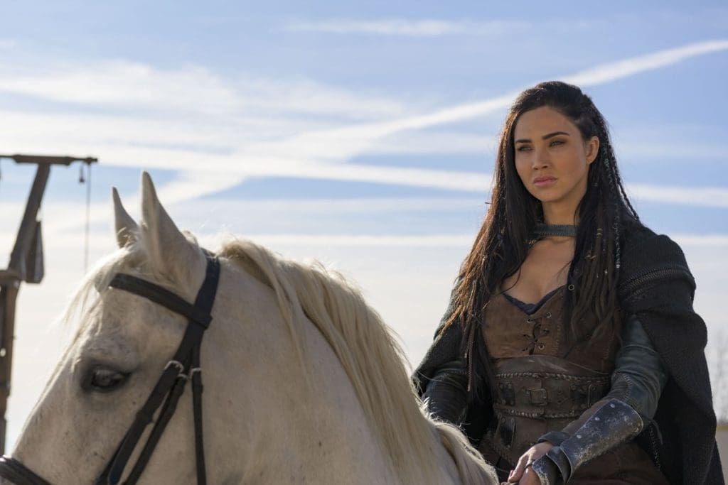 ‘The Outpost’: Jessica Green vuelve más guerrera que nunca en la ...